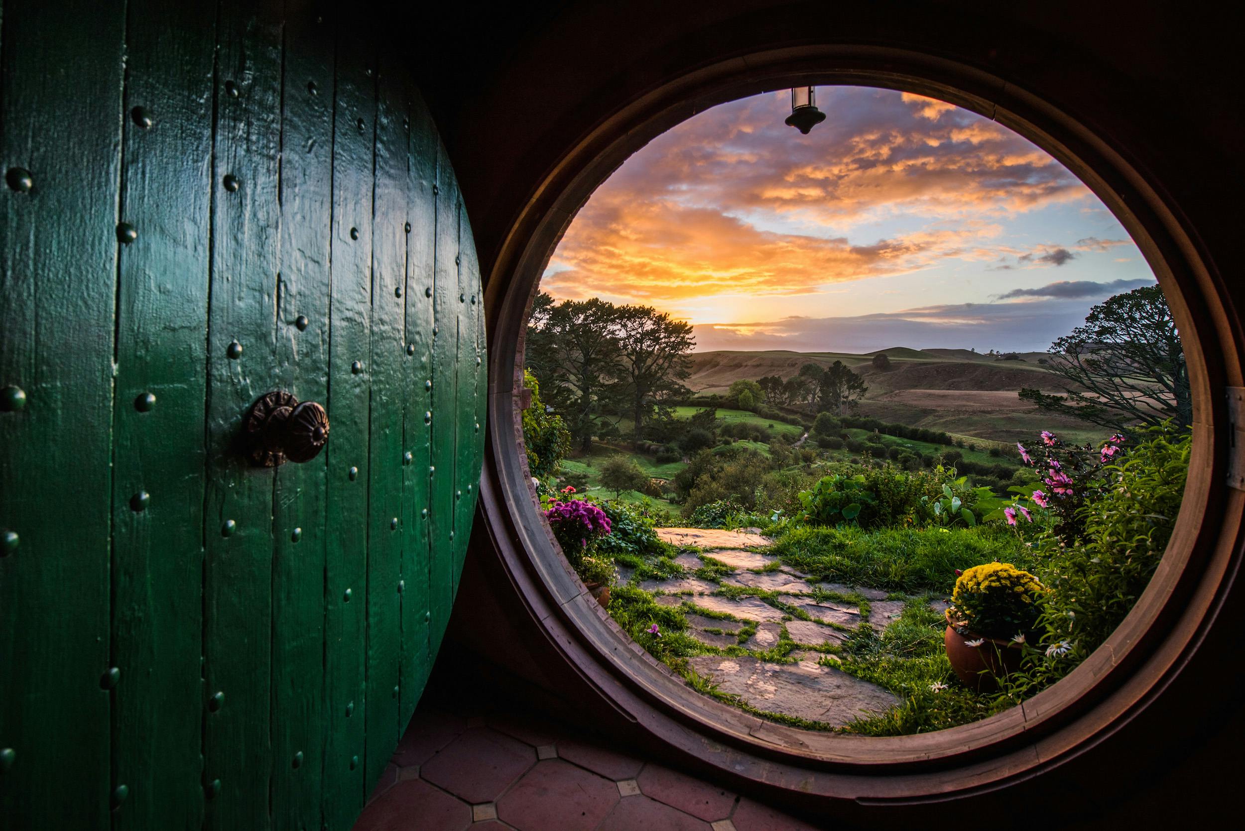 Auckland Waitomo Caves And Hobbiton Movie Set Private Tour | Backpacker ...